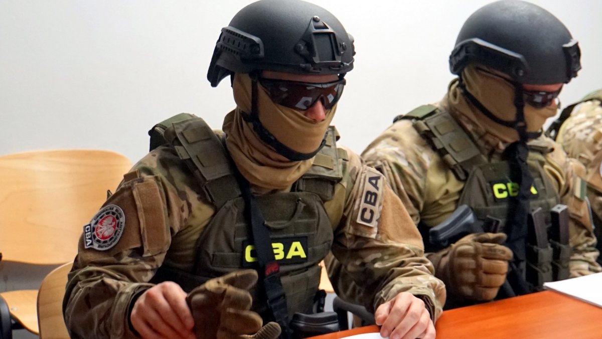 Head of the Tax Office and a tax enforcement officer detained in the ... Head of the Tax Office and a tax enforcement officer detained in the ...